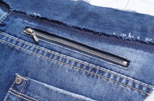 Zipper pocket tips - Make it in denim - adding a metal zipper pocket