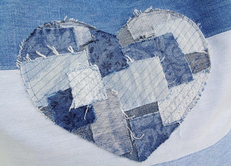 Boro inspired heart - Make it in denim - Boro patchwork on sewing machine