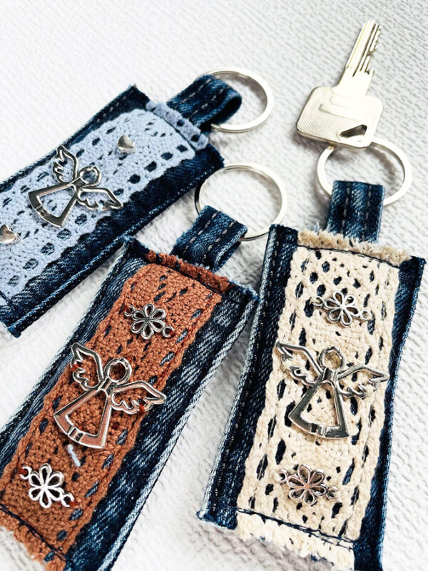 DIY denim Keychain / keepsake - Free sewing tutorial