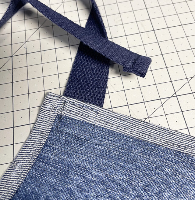 DIY denim Apron - Make it in denim - Upcycle old jeans